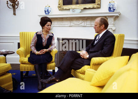 Shirley Temple, U.S. ambassador to Ghana and former child actress, sits ...