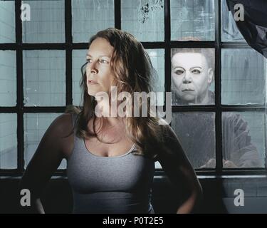 Horror icon Jamie Lee Curtis stars as Dean Munsch in the new comedy ...
