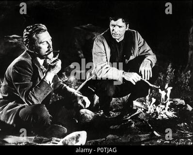 1957 , USA : Kirk Douglas and Burt Lancaster in GUNFIGHT AT THE O.K. CORRAL ( Sfida all' OK ...