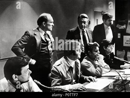 NETWORK WILLIAM HOLDEN, ROBERT DUVALL, PETER FINCH Date: 1976 Stock ...
