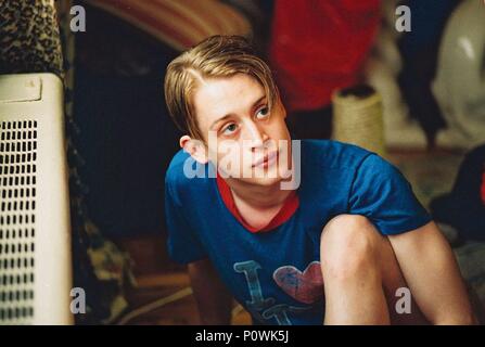 PARTY MONSTER (2003) MACAULAY CULKIN PTYM 001-030 Stock Photo - Alamy