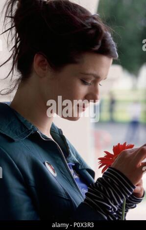 Original Film Title: THE SHAPE OF THINGS. English Title: THE SHAPE OF ...