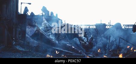 DRAGON SCENE, REIGN OF FIRE, 2002 Stock Photo - Alamy