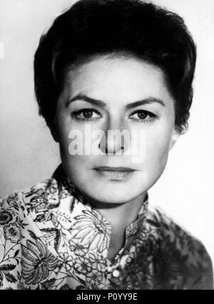 WALK IN THE SPRING RAIN, Ingrid Bergman, Anthony Quinn, 1970 Stock ...