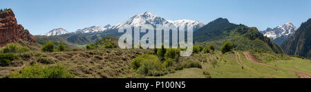 Colorful spectacular valley panorama in Gareja desert. Kakheti, Georgia ...