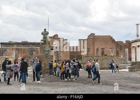 Comitium and municipal buildings in the southeast corner of the square ...