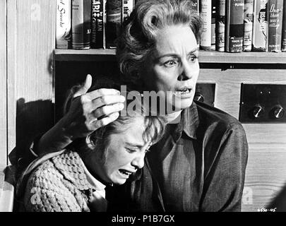 The Birds Year: 1963 USA Jessica Tandy, Tippi Hedren Director: Alfred ...