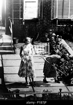 USA. Thelma Ritter, Grace Kelly and James Stewart in Rear Window - ((c ...