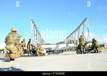 Soldiers from British Army’s 22nd Royal Engineer Regiment work to ...