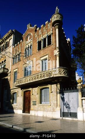 Casa Rull, Reus, Spain Art Nouveau building by Lluís Domènech i ...