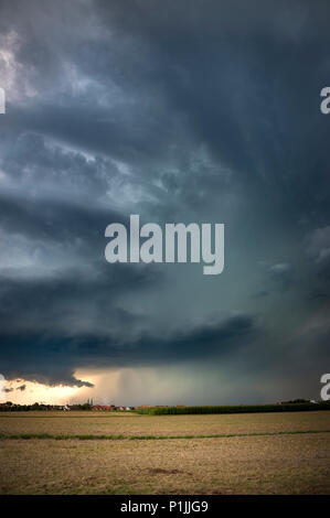 Classic supercell with wallcloud (Cumulonimbus murus) at Heilsbronn ...