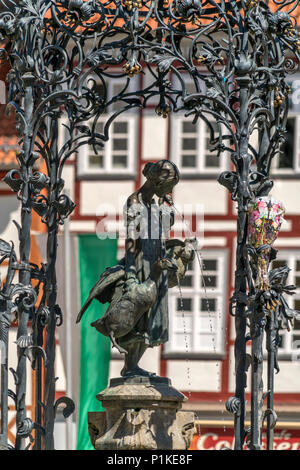 Göttinger Wahrzeichen Gänseliesel auf dem Marktplatz, Göttingen ...