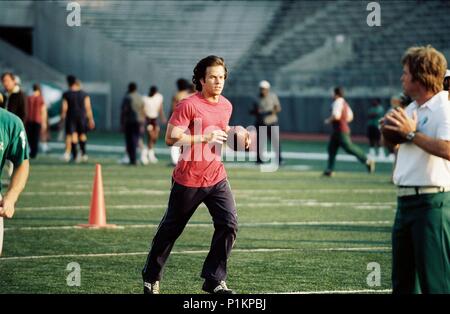 GREG KINNEAR, MARK WAHLBERG, INVINCIBLE, 2006 Stock Photo - Alamy