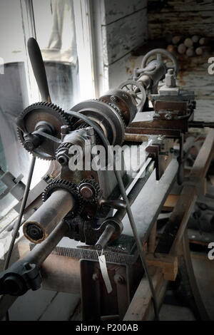 Vintage Engineering Metal Lathe Stock Photo - Alamy