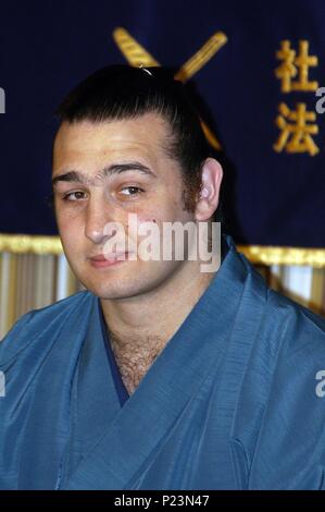 TOKYO, Japan - Popular sumo wrestler Terao has his hair knot cut by his ...