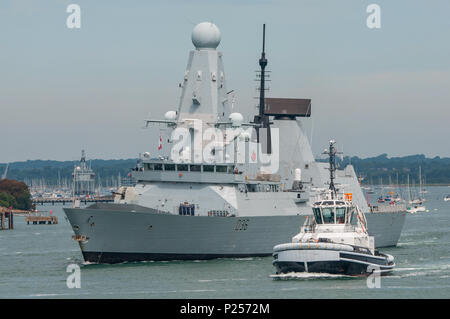 SAMPSON Radar defence mast on Royal Navy Type 45 destroyer HMS Dragon ...