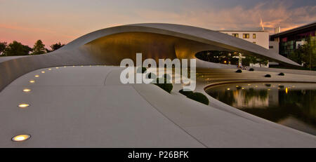 Wolfsburg, Autostadt (Automobile City), Porsche pavilion, architecture ...