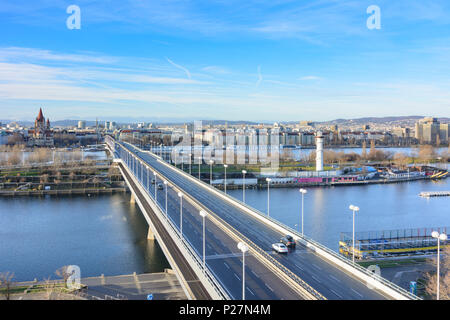 Vienna, bridge Reichsbrücke, river Neue Donau (New Danube), Donau ...