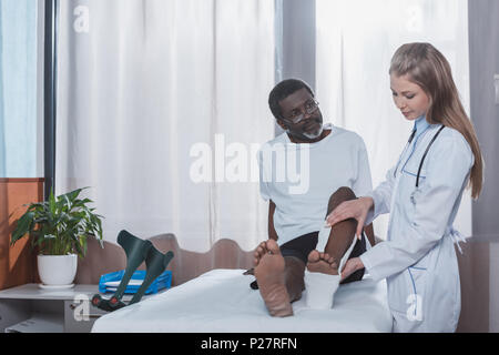 Young woman with a leg cast and crutches in hospital Stock Photo - Alamy