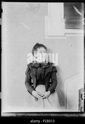(Jeune femme) - Fonds Berthel Stock Photo - Alamy