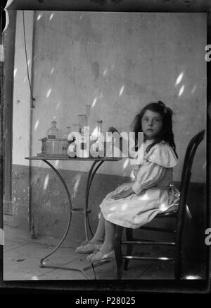 (Jeune fille) - Fonds Berthel Stock Photo - Alamy