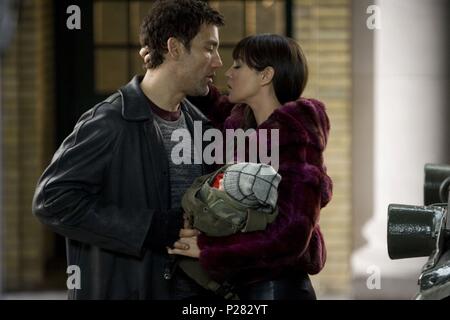 CLIVE OWEN, MONICA BELLUCCI, SHOOT 'EM UP, 2007 Stock Photo - Alamy