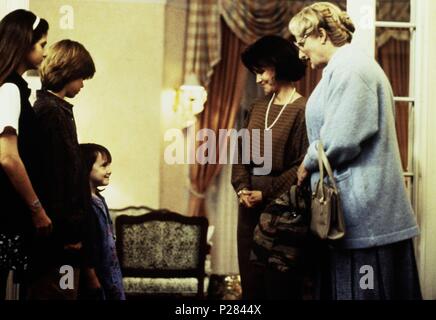 USA. Sally Field, Robin Williams, Lisa Jakub, Matthew Lawrence, and Mara Wilson in a scene from ...