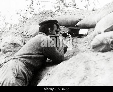 Ebro Front, 1938. Spanish Civil War. Republican soldiers crossing the ...