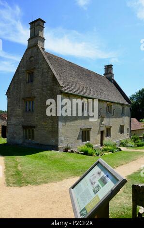 Exterior of Woolsthorpe Manor, Lincolnshire, birthplace and home of the ...