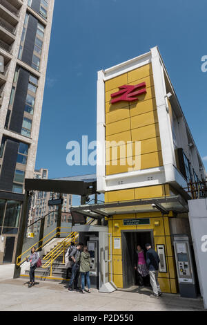 Entrance to East Croydon station Stock Photo - Alamy
