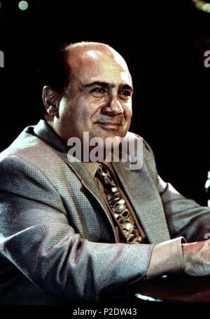 Living Out Loud Year: 1998 USA Holly Hunter, Danny DeVito Director ...