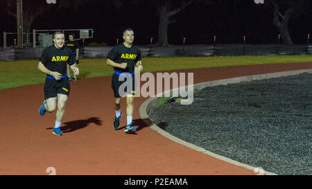 Soldiers attending Basic Combat Training conduct physical fitness ...
