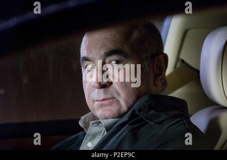 DOOMSDAY (2008) BOB HOSKINS NEIL MARSHALL (DIR) DDSY 011 Stock Photo ...