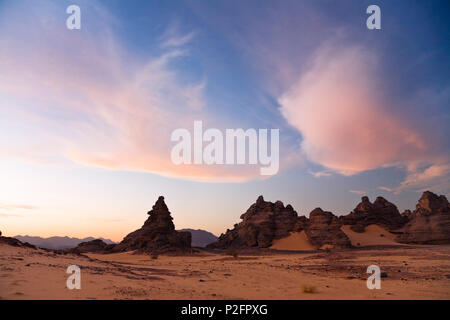 Rock formations, Wadi Awis, Libyan Desert, Akakus Mountains, Libya ...