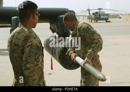 Apache AH64 Rocket pod Stock Photo - Alamy