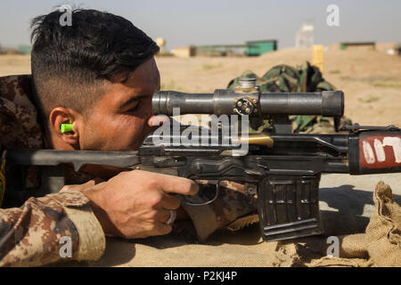 Iraqi soldiers assigned to the 75th Iraqi Army Brigade prepare to fire ...