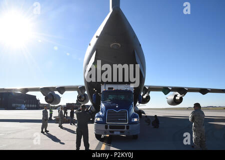 The 4th Space Operations Squadron mobile team execute a mobile space ...