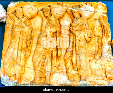 Worshipers carrying offerings to temple, Parthenon Frieze, Acropolis ...