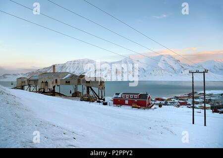 Norway, Svalbard, Spitzbergen, Longyearbyen, Taubanesentralen ...