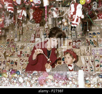 gina lollobrigida with her son andrea milko skofic, 1960 Stock Photo ...