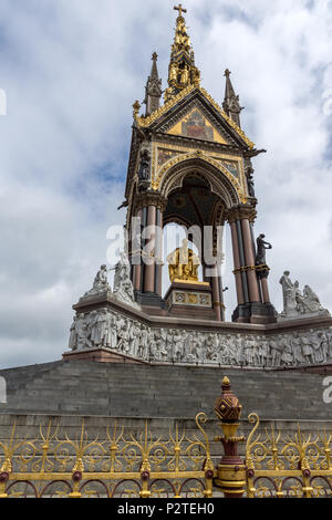 LONDON, ENGLAND - JUNE 18, 2016: Amazing sunset Cityscape from ...
