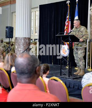 Soldiers from the 136th Expeditionary Signal Battalion were welcomed ...