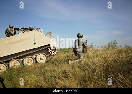 Soldiers from 636th Brigade Support Battion, 836th Engineer Co ...