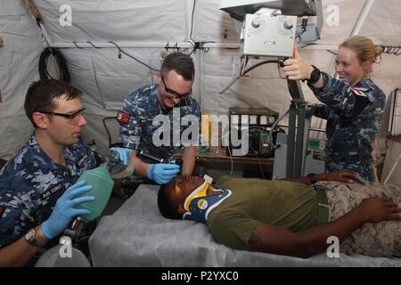 Australian medical staff personnel with No. 2 Expeditionary Health ...