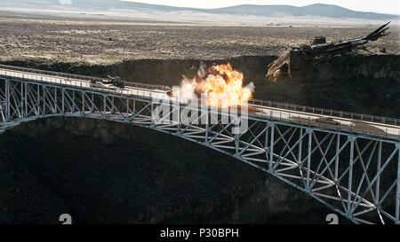 BRIDGE EXPLOSION SCENE, TERMINATOR SALVATION, 2009 Stock Photo - Alamy