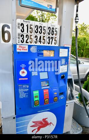 Gas pump displaying prices Stock Photo - Alamy