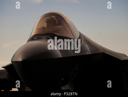 A pilot sits in the cockpit of an F-35C Lightning II Stock Photo - Alamy