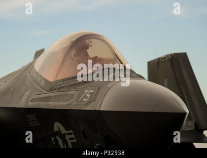 A pilot sits in the cockpit of an F-35C Lightning II Stock Photo - Alamy