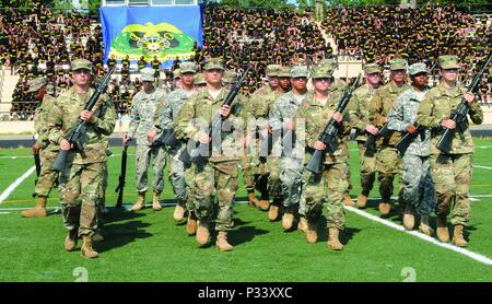 Soldiers from Juliet Company, 262nd Quartermaster Battalion ...