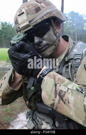 Soldiers from the 459th Engineer Company conduct rafting operations on ...